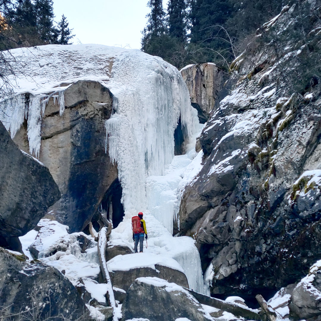 Ice climbing in Barskon valley, Kyrgyzstan · Alatau Guide