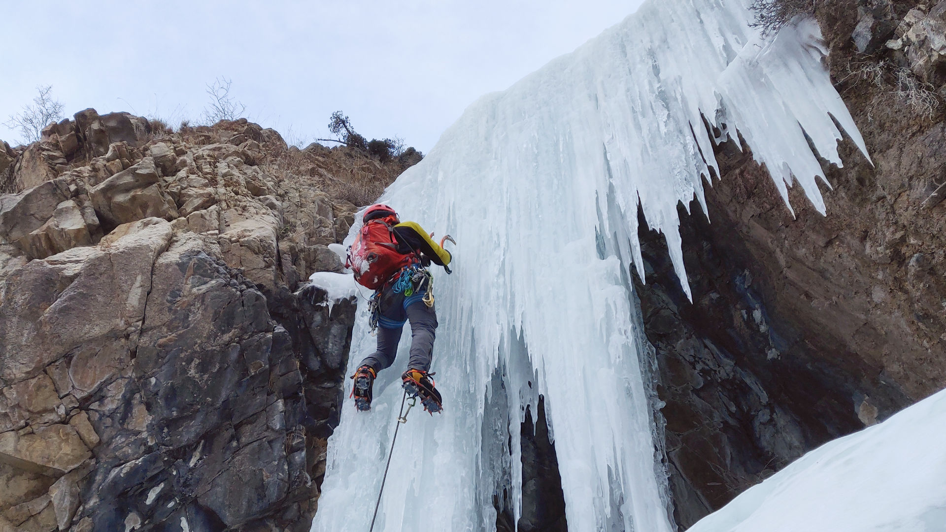 Ice climbing in Barskon valley, Kyrgyzstan · Alatau Guide